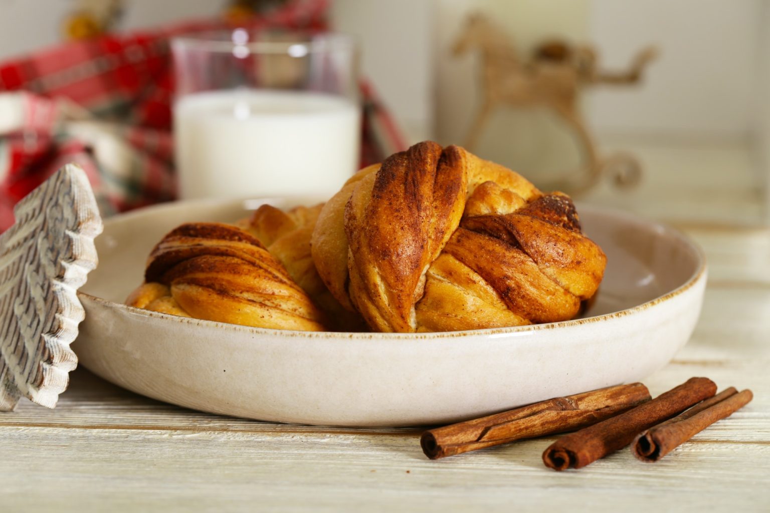 The Health Benefits of Cinnamon Powder & Cinnamon Sticks - Zesty Things